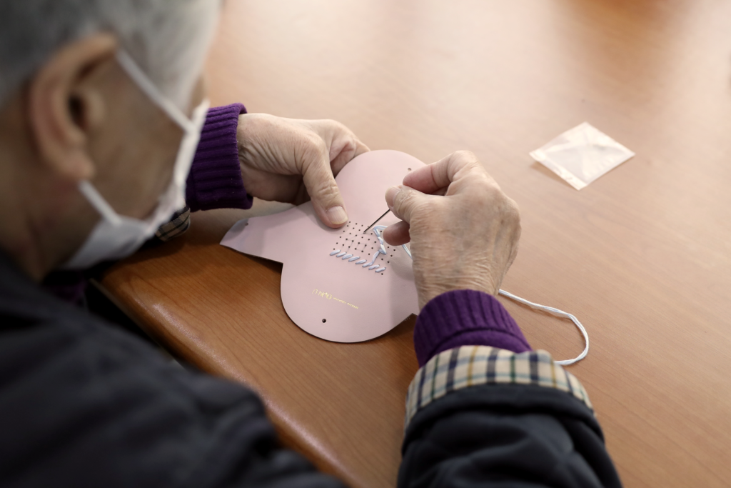 늘푸른주간보호센터 워크숍 출강 | 성인 | 1시간 - OWNU 오운유 공식 홈페이지